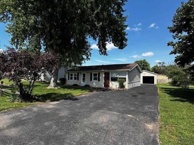 920 5th St, Colona, IL 61241