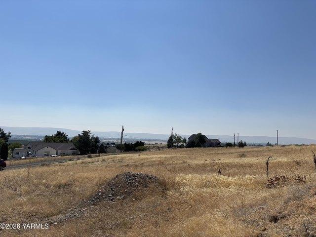 920 Camelot Way, Yakima, WA 98908