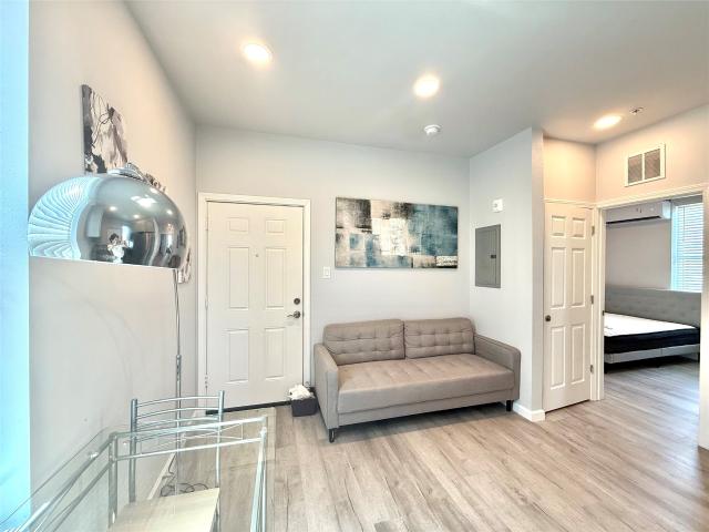 920 ave l a