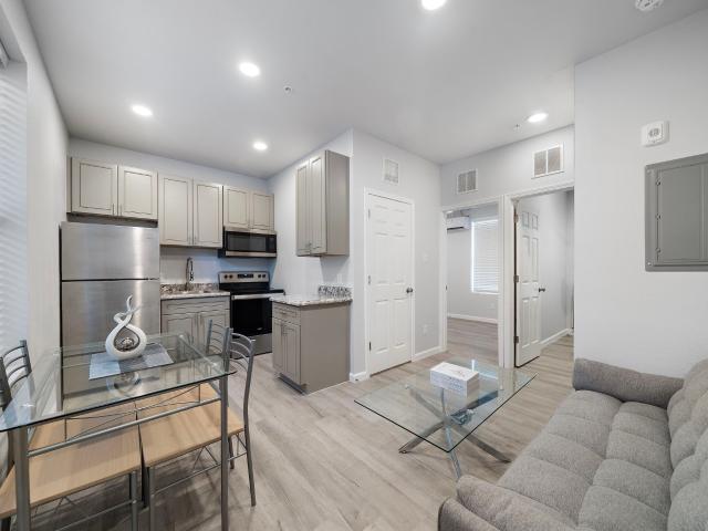 920 Ave L E