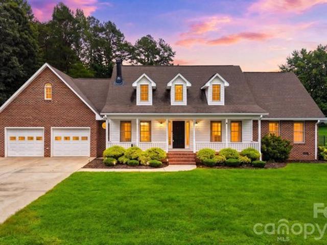 920 Barrington Dr NE, Lenoir, NC 28645