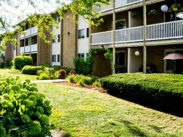 920 Beau Dr Unit 101, Des Plaines, IL 60016
