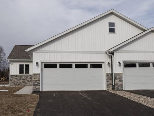 920 Green Pastures Trl, Plover, WI 54467