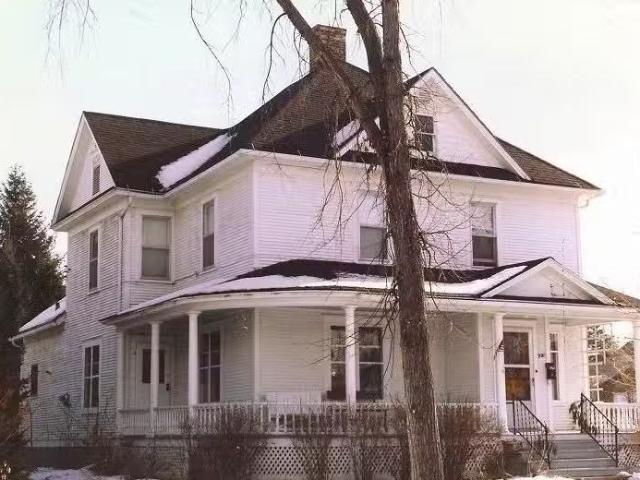 920 E 8th St, Menomonie, WI 54751 MLS 1980340