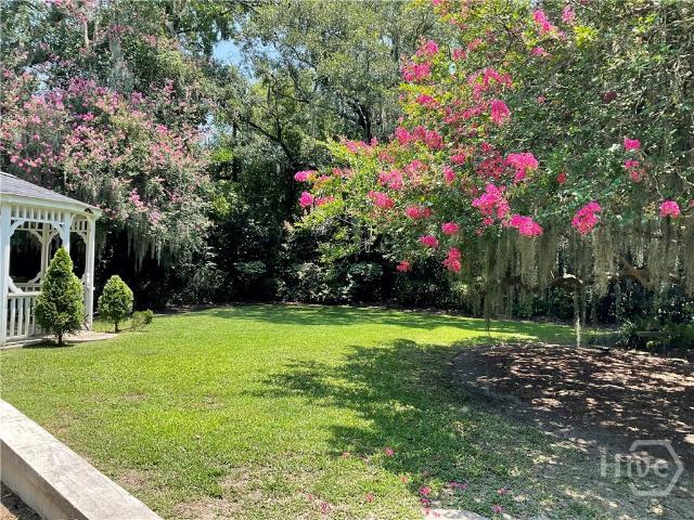 920 E Victory Drive
