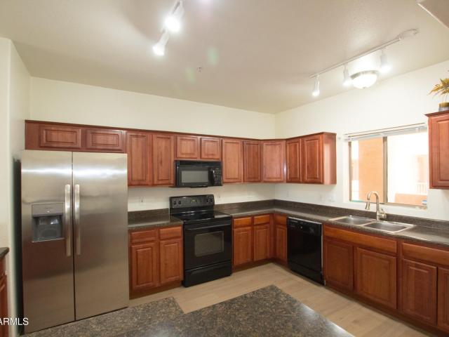 920 e devonshire avenue # 2002