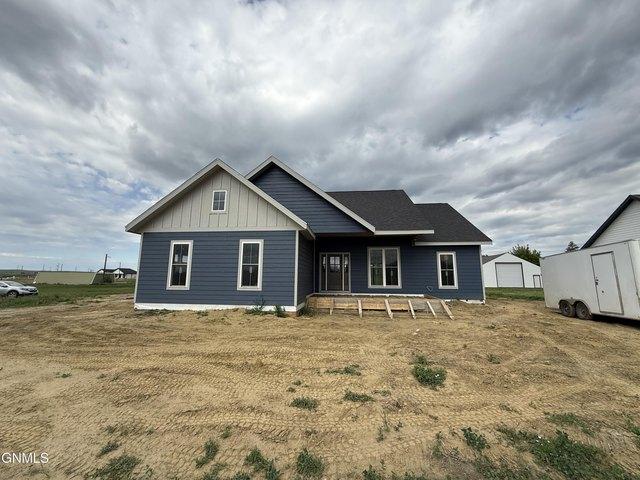 920 Elk St, Alexander, ND 58831
