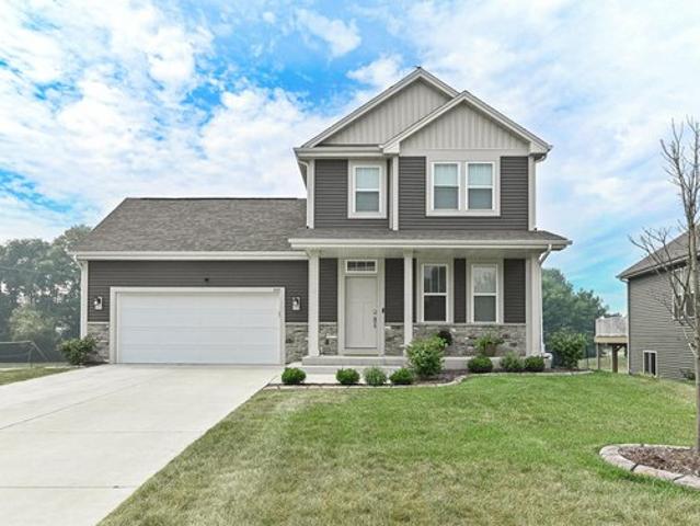 920 Foxwalk Dr, Waterford, WI 53185