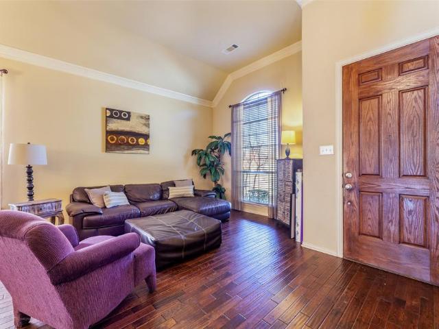 920 Fannin Drive