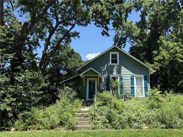 920 High St, Baldwin City, KS 66006