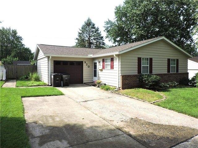 920 Hillside Dr, Danville, IL 61832