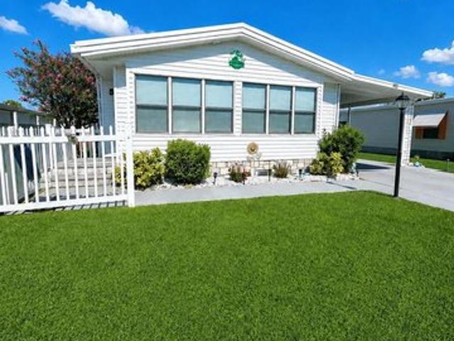 920 Hyacinth Cir, Barefoot Bay, FL 32976