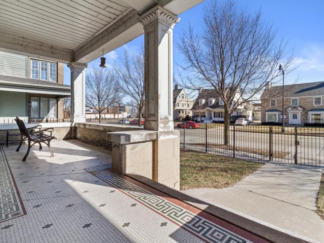 920 Main St