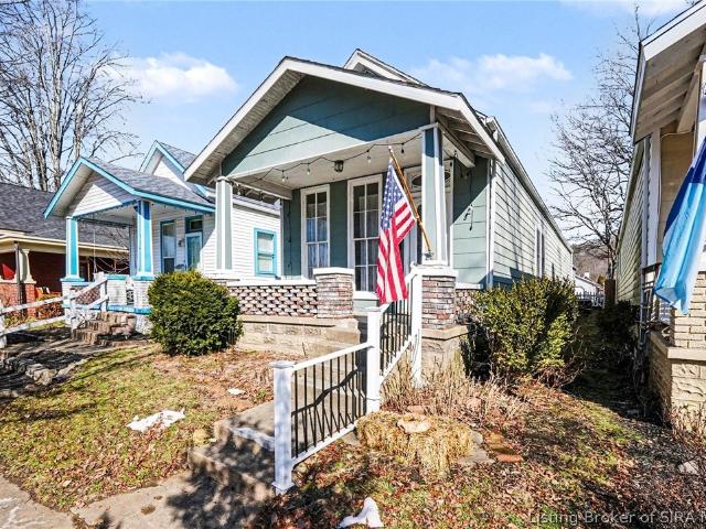 920 Main Street W