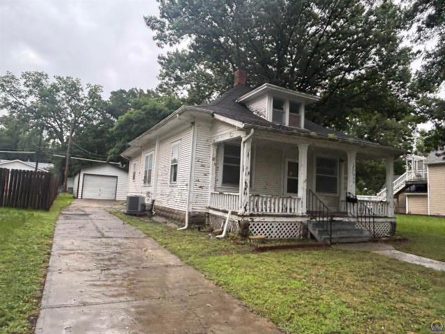 920 Mechanic St, Emporia, KS 66801 | MLS #239909 | Compass
