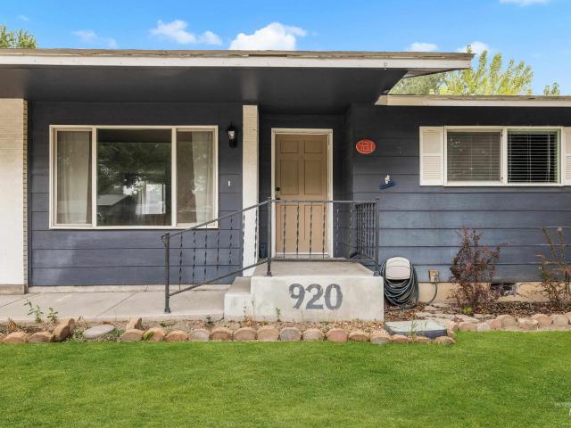 920 N 12th E