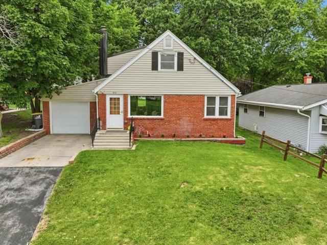 920 N Grandview Blvd, Waukesha, WI 53188