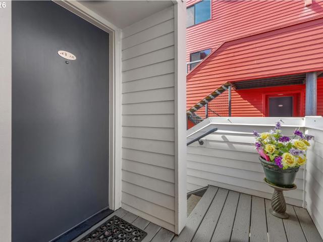 920 NW Naito Pkwy, Unit J25, Portland, OR 97209 | MLS #519250
