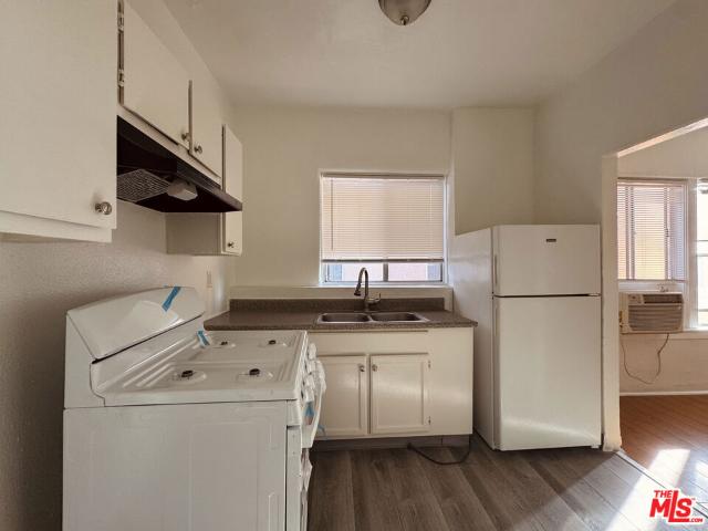 920 S Hobart Blvd 403
