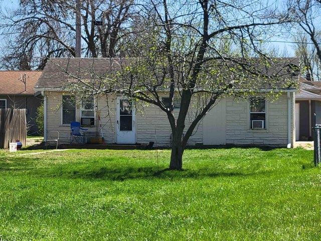 920 Pacquette Ave, Sioux City, IA 51109