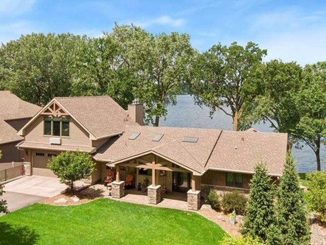 920 Pershing Cir, Burnsville, MN 55306
