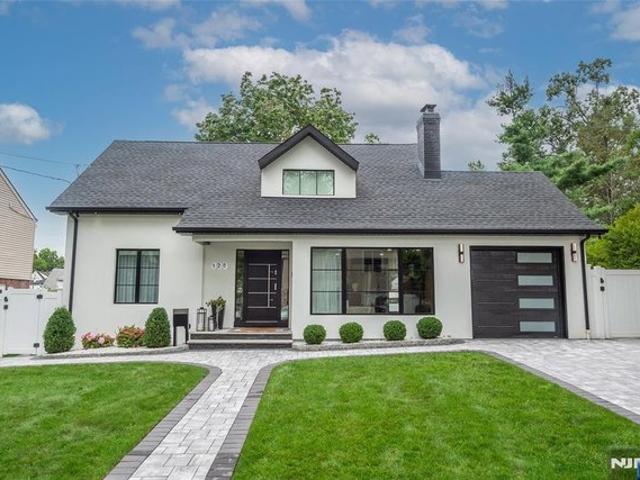 920 Phelps Rd, Teaneck, NJ 07666