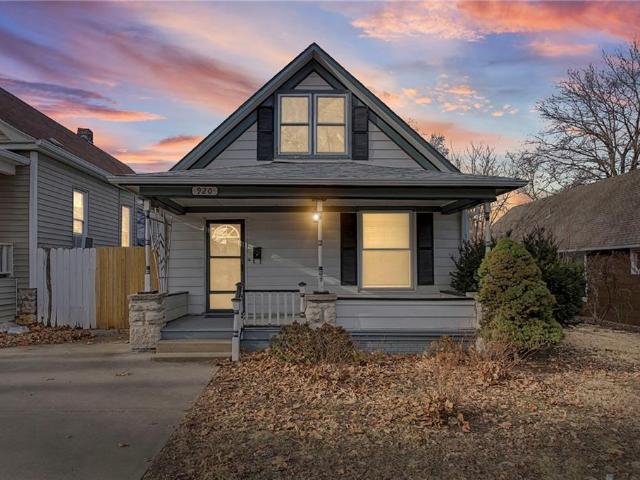 920 W 42nd St, Kansas City, MO 64111 | MLS #2589 | Compass
