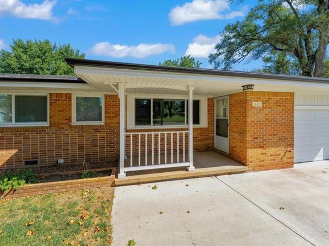 920 W 52nd St S, Wichita, KS 67217