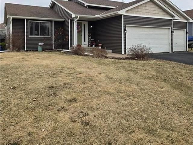920 W 9th St, Rush City, MN 55069