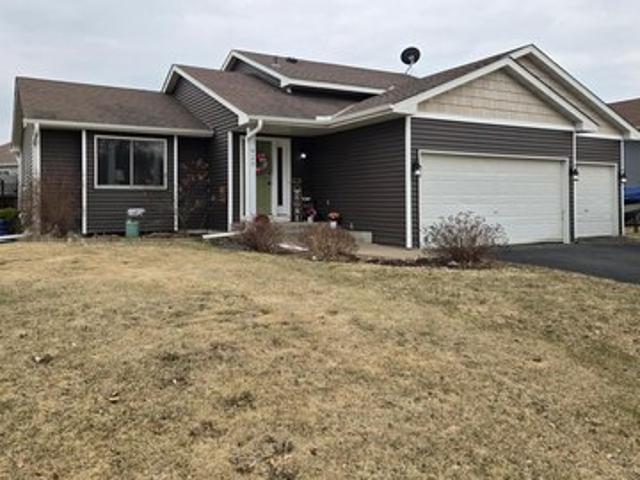 920 W 9th St, Rush City, MN 55069