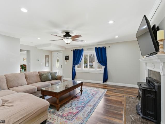 920 W Walnut Dr