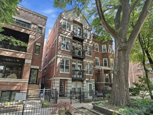 920 W Wolfram St Apt 4, Chicago, IL 60657