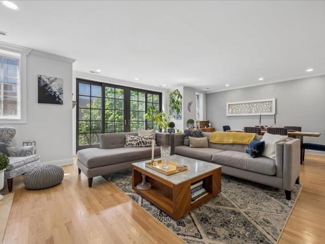 920 W Barry Avenue # 4