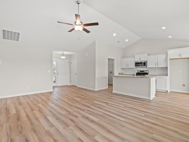 920 Woodside Dr