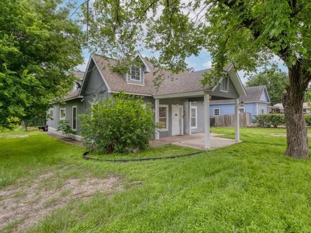 920 Washburn St, Taylor, TX 76574