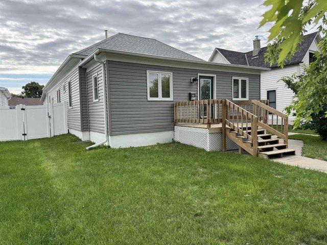 920 West Ave, Holdrege, NE 68949