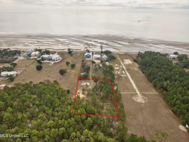 920B S Beach Blvd, Waveland, MS 39576