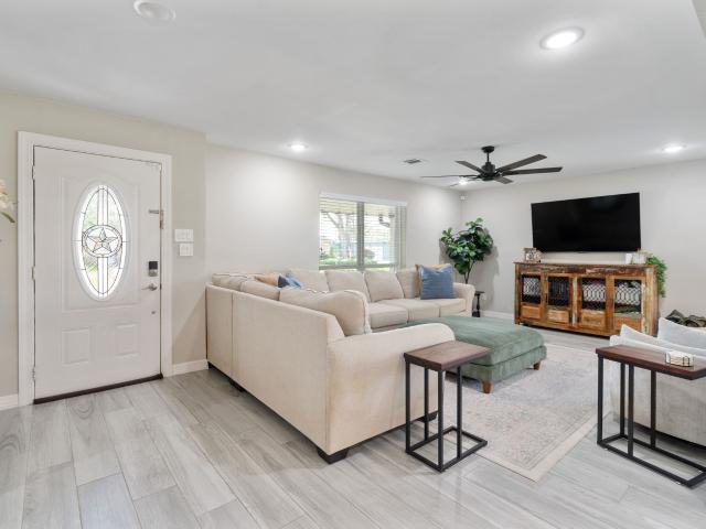 9214 Bintliff Dr, Houston, TX 77074 | MLS #10383