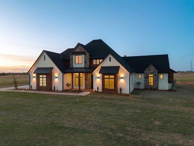 9214 S Cimarron Rd, Mustang, OK 73064
