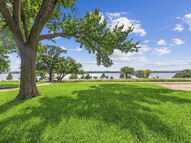 9214 W Lake Highlands Dr, Dallas, TX 75218