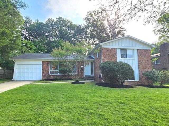 9215 Bardon Rd, Bethesda, MD 20814