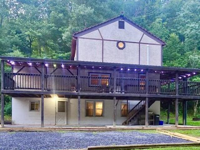 9215 Elliots Run Rd, Three Springs, PA 17264