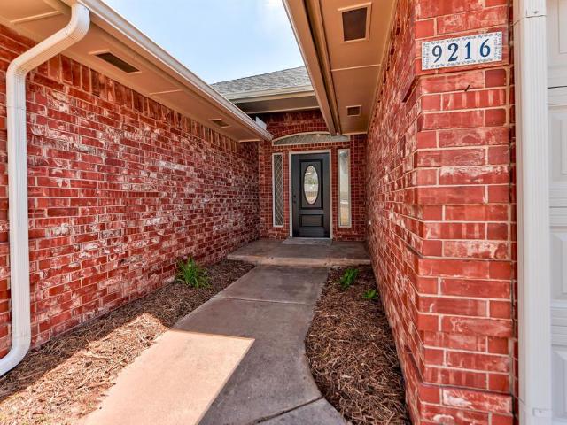9216 Lakecrest Drive