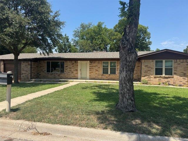 9216 Raymond Ave, White Settlement, TX 76108