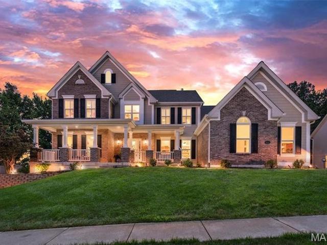 9217 Caddyshack Cir, Sunset Hills, MO 63127