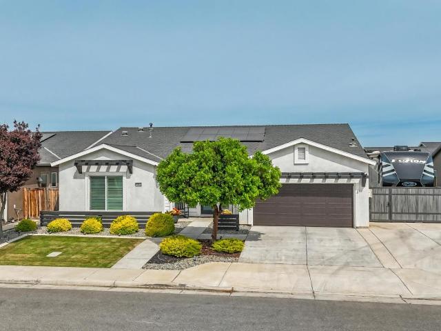 9218 Manor Glen Ln, Shafter, CA 93263 | Compass