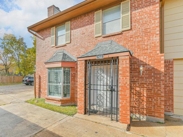 9219 Carousel Lane