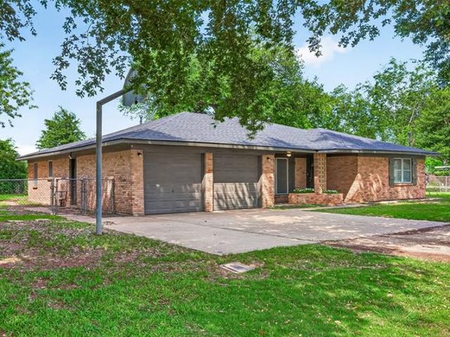 9219 Kostelnik St, Needville, TX 77461