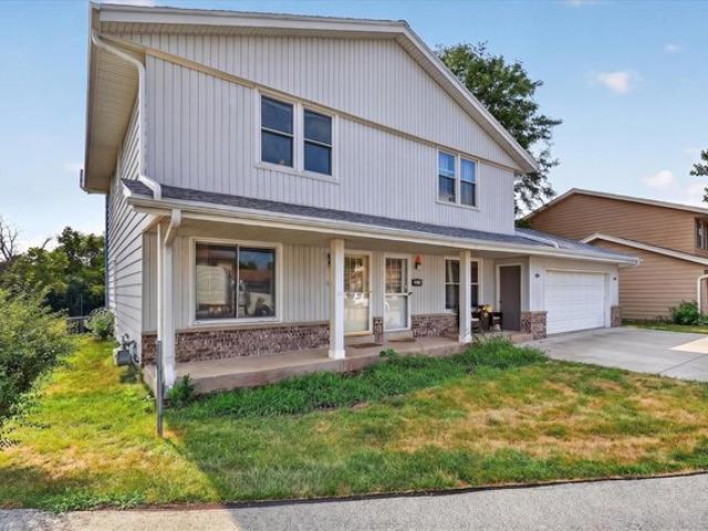 9219 W Green View Ct, Milwaukee, WI 53224