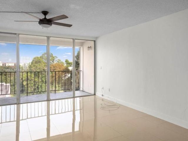 9210 Fontainebleau Blvd #511, Miami, FL 33172